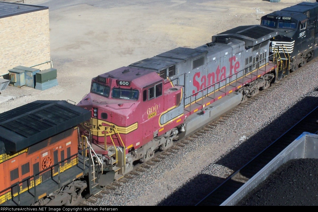 BNSF 600